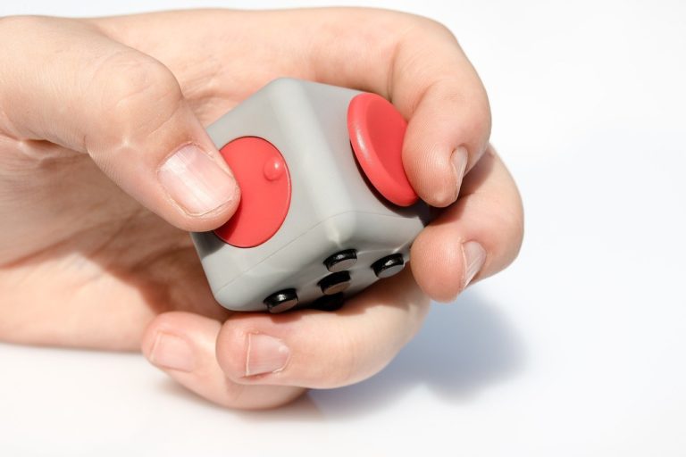 Fidget toys: o que são e por que dominaram as mídias sociais? - Colab